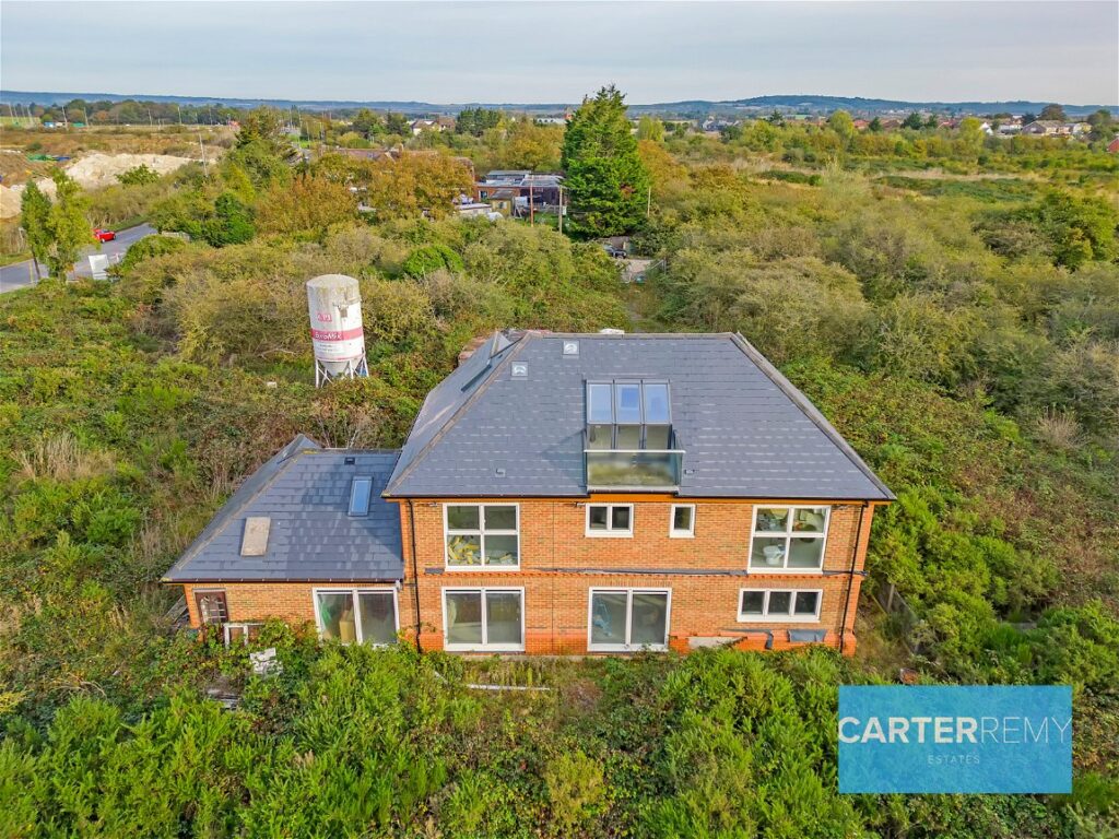 Brentwood Road, Orsett, Grays, RM16 – Carter Remy Estates